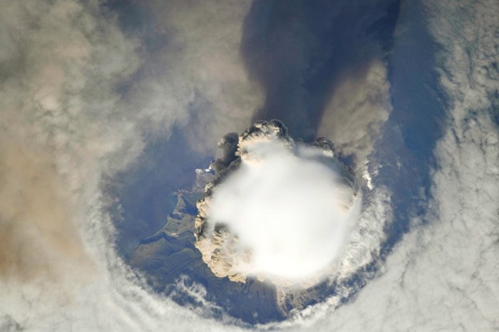 Stunning pictures of volcanic eruptions seen from space | Amusing Planet